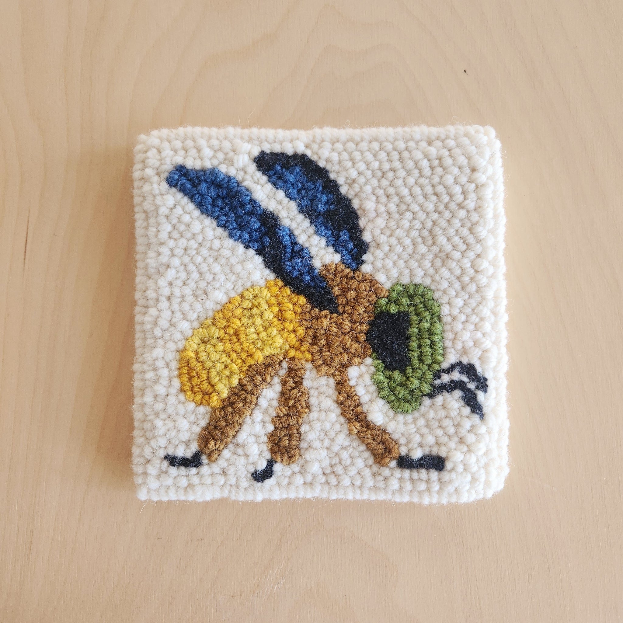 Busy Bee - PDF Punch Needle Pattern by Punch Needle World